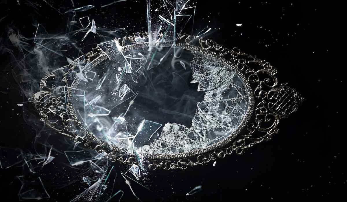 Miroir brisé : superstition ou malchance ? Découvrez sa signification ...